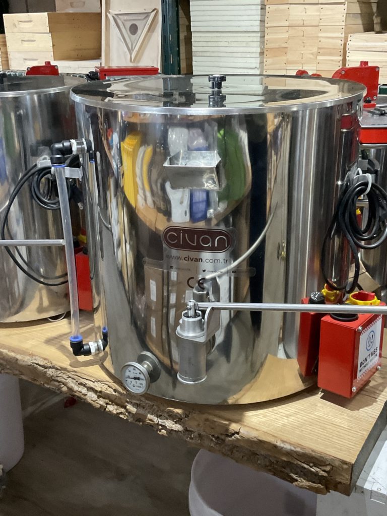 Civan Bottling Tank - HappBee Acres Bee Supply
