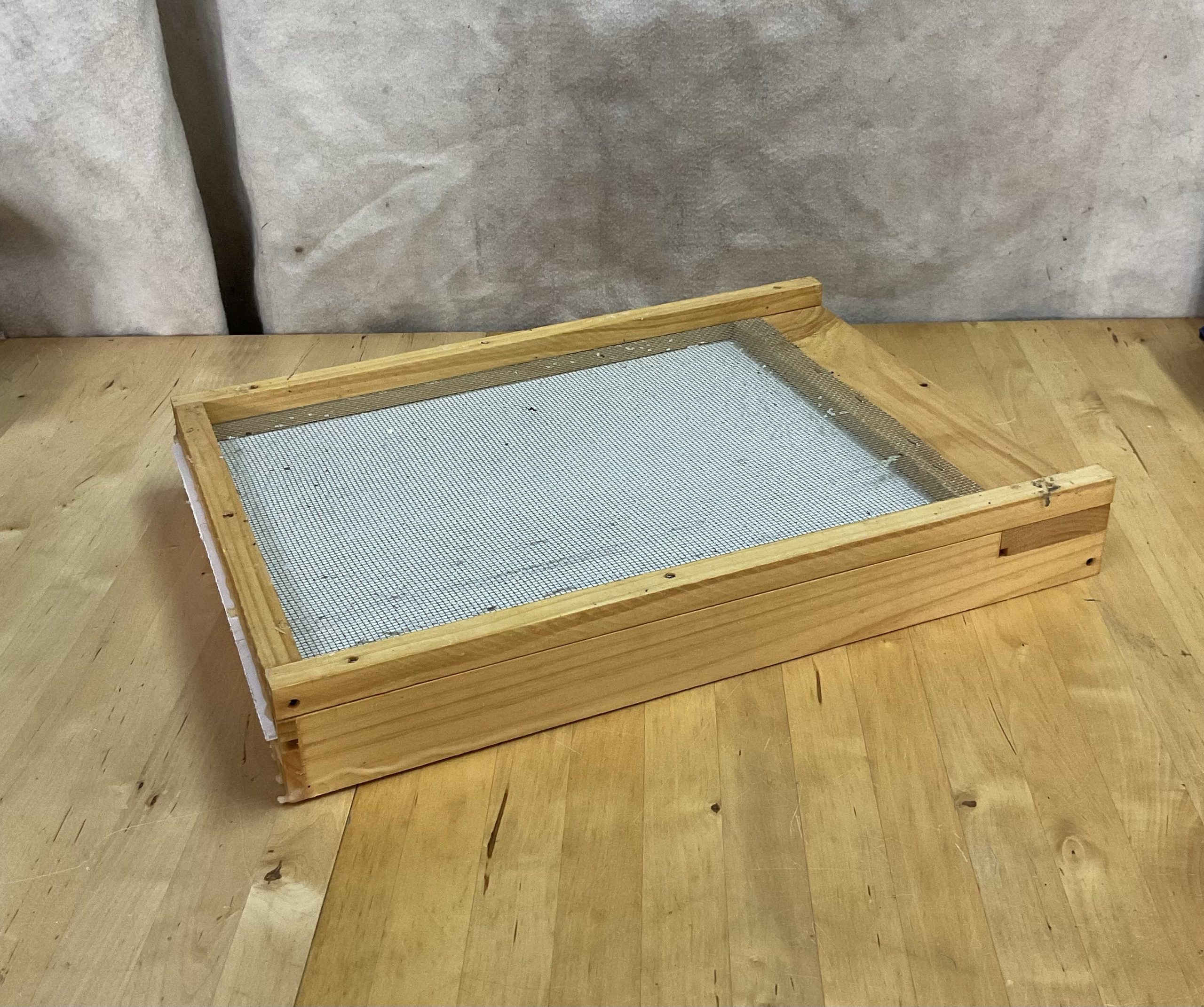 Wax Dipped 10 Frame Screened Bottom Board - HappBee Acres Bee Supply