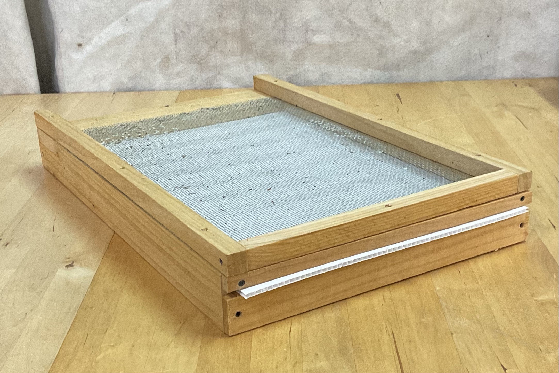 Wax Dipped 8 Frame Screened Bottom Board - HappBee Acres Bee Supply