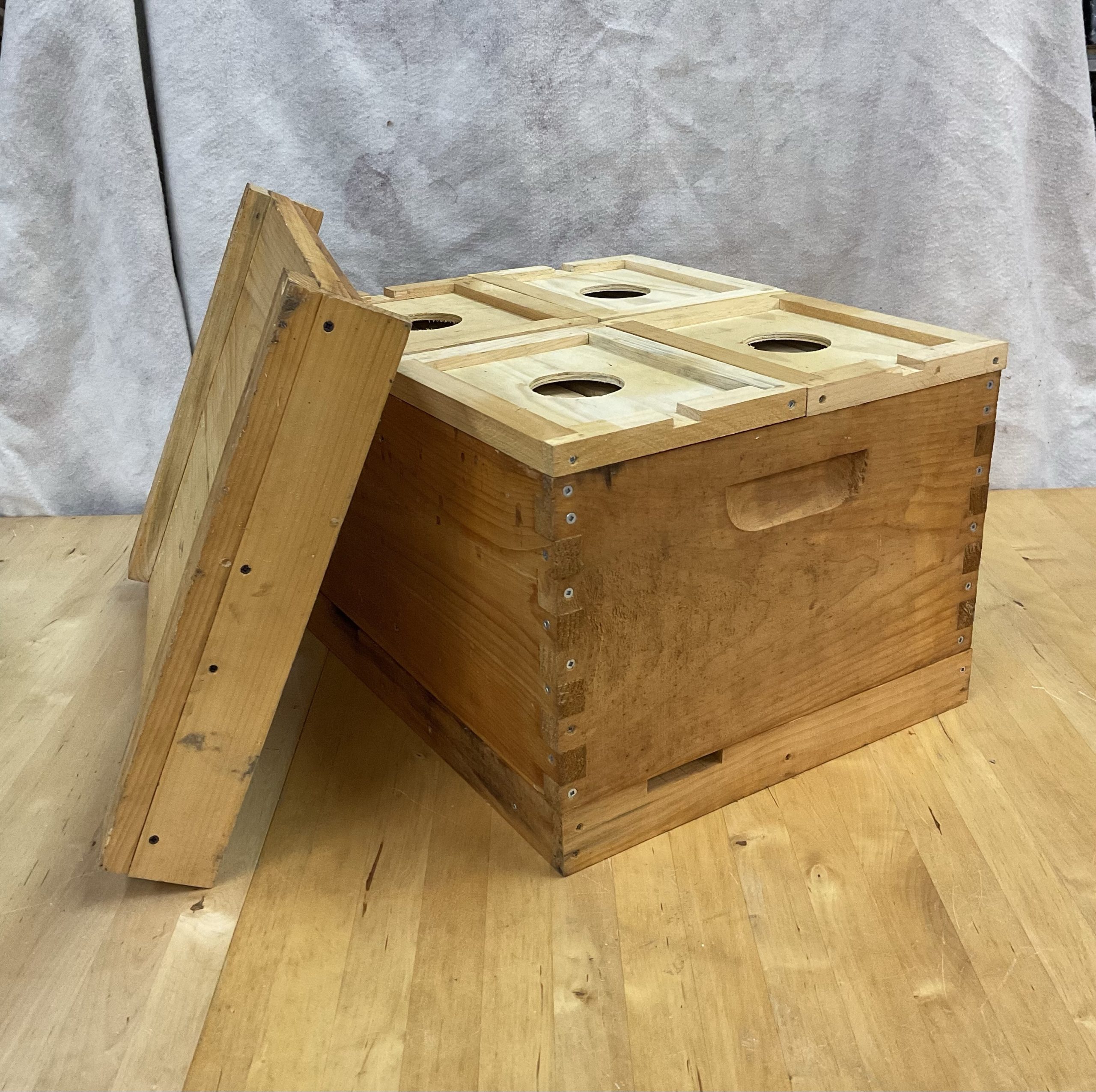 Wax Dipped 4 Way Mating Nuc with Lid - HappBee Acres Bee Supply