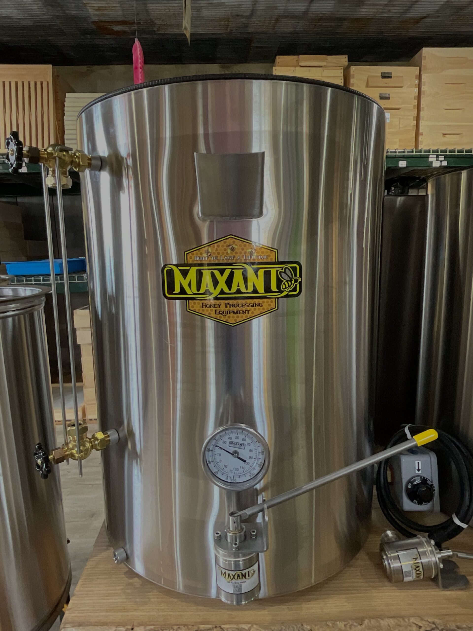 Maxant Bottling Tank 25 gln - HappBee Acres Bee Supply