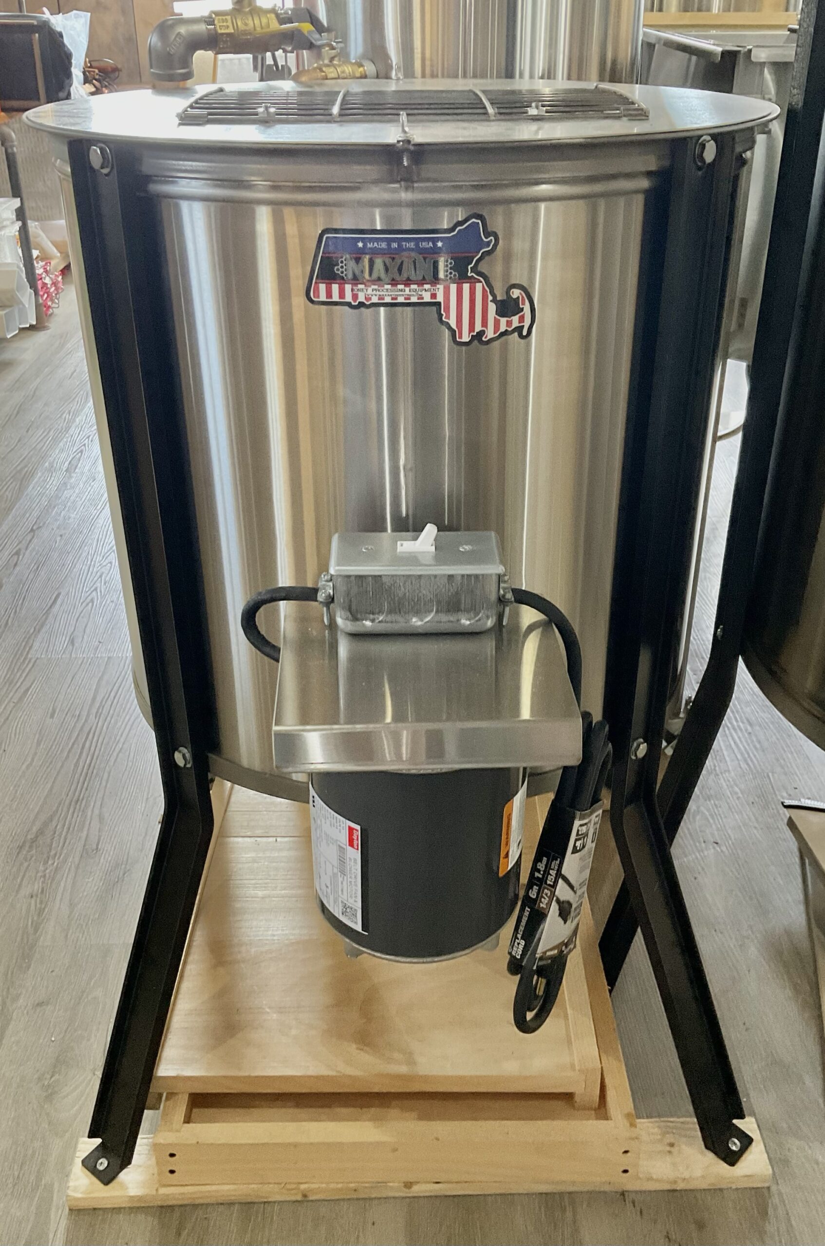 Maxant JR Wax Spinner - HappBee Acres Bee Supply