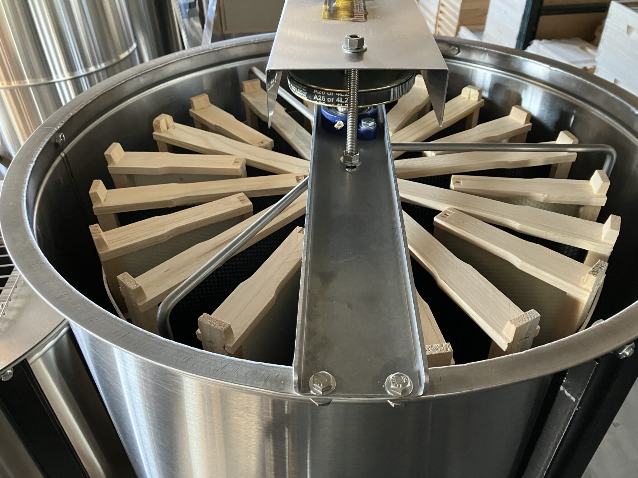 Maxant 1400P 20F Power Extractor with Legs - HappBee Acres Bee Supply